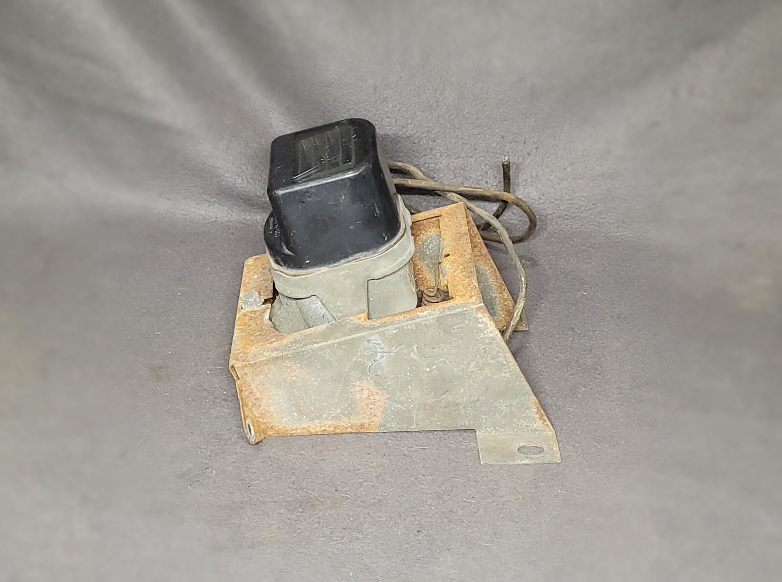 1966 66 Cadillac Auto-Dimming Headlight Guide Underhood Autronic Eye | eBay