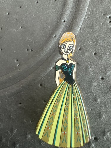 Disney - Princess Anna - Frozen 2 - Coronation Dress Arms Behind Back ...
