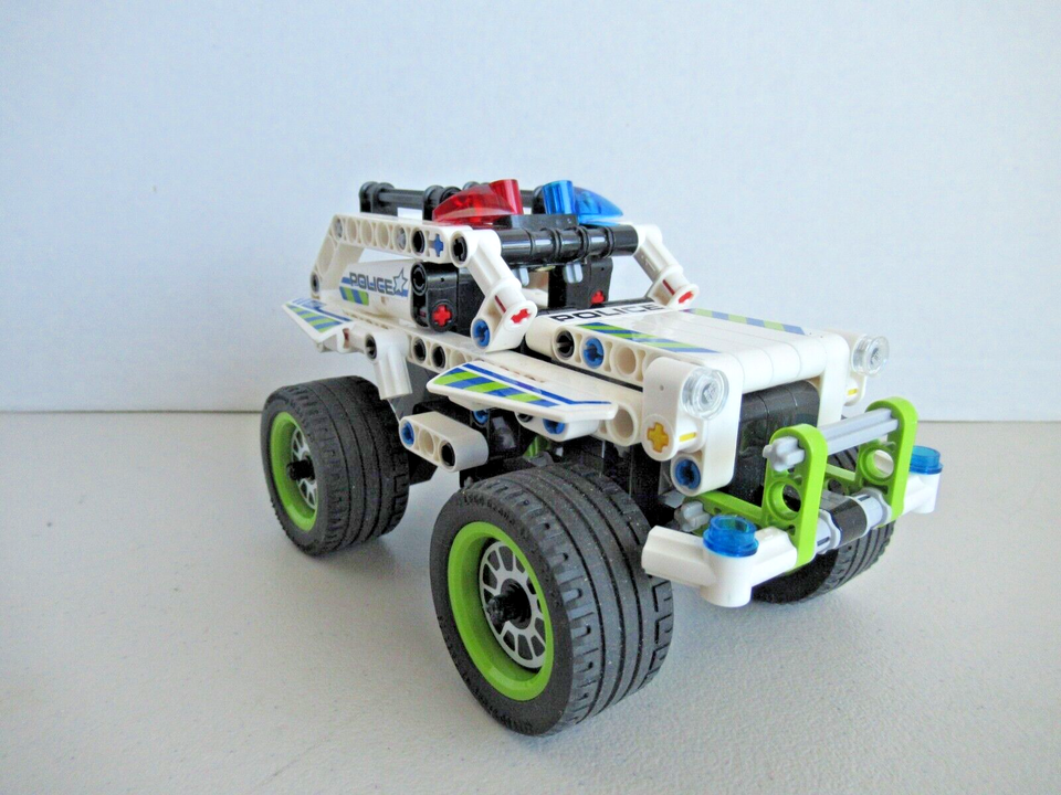 LEGO TECHNIC #42047 POLICE INTERCEPTOR- w/PULL BACK ACTION- COMPLETE ...