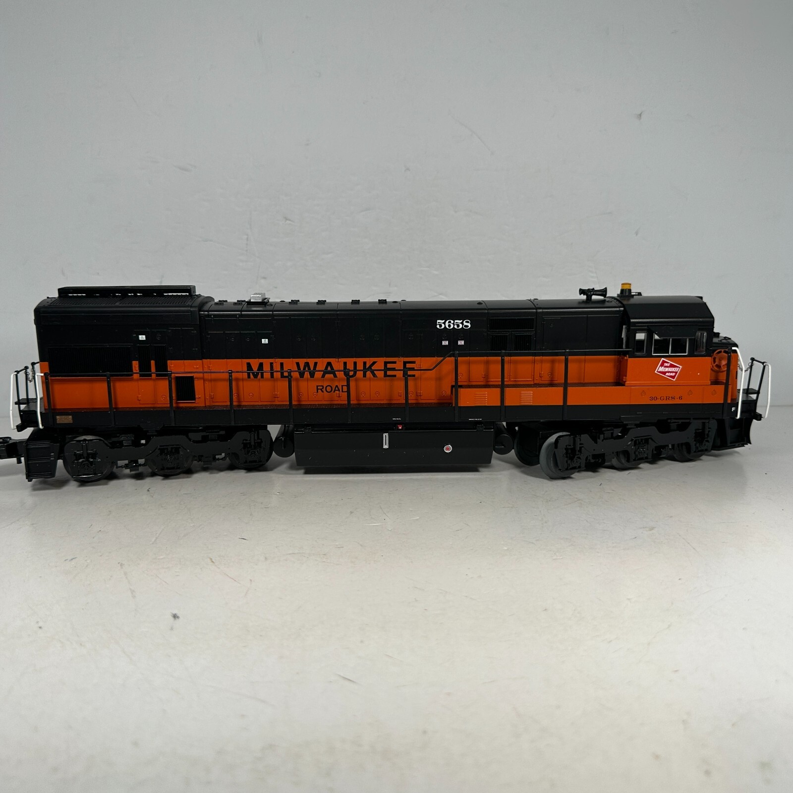 Lionel 6-28266 O Gauge Milwaukee Road U30-C Diesel Locomotive Non ...