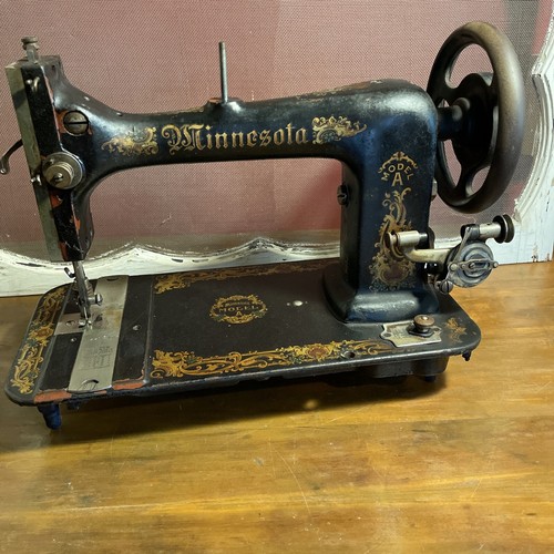 Beautiful Antique Minnesota Model A Treadle Sewing Machine Head Runs ...