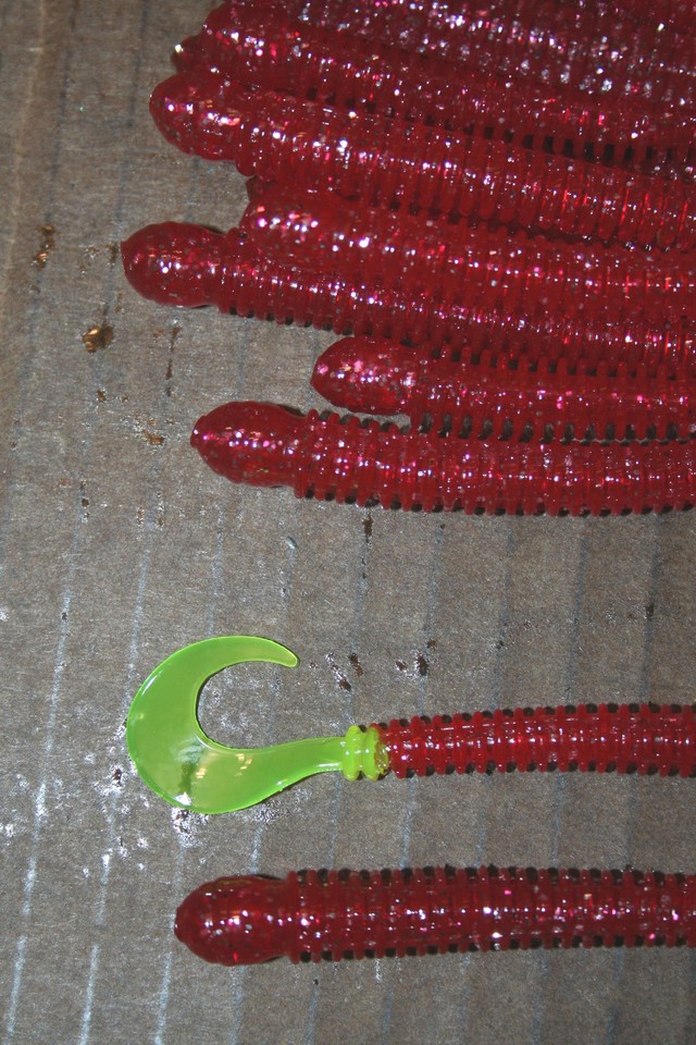 4" Ring Worm Disc Body Strawberry Chartreuse Tail Walleye Jig Worm 50 ...