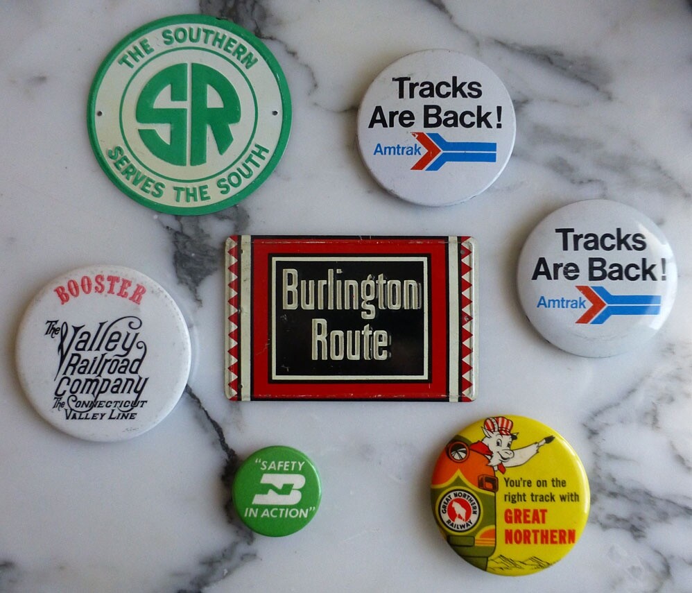 7 RAILROAD PINBACK BUTTONS pins+mini signs RAILWAYS Burlington/Great ...