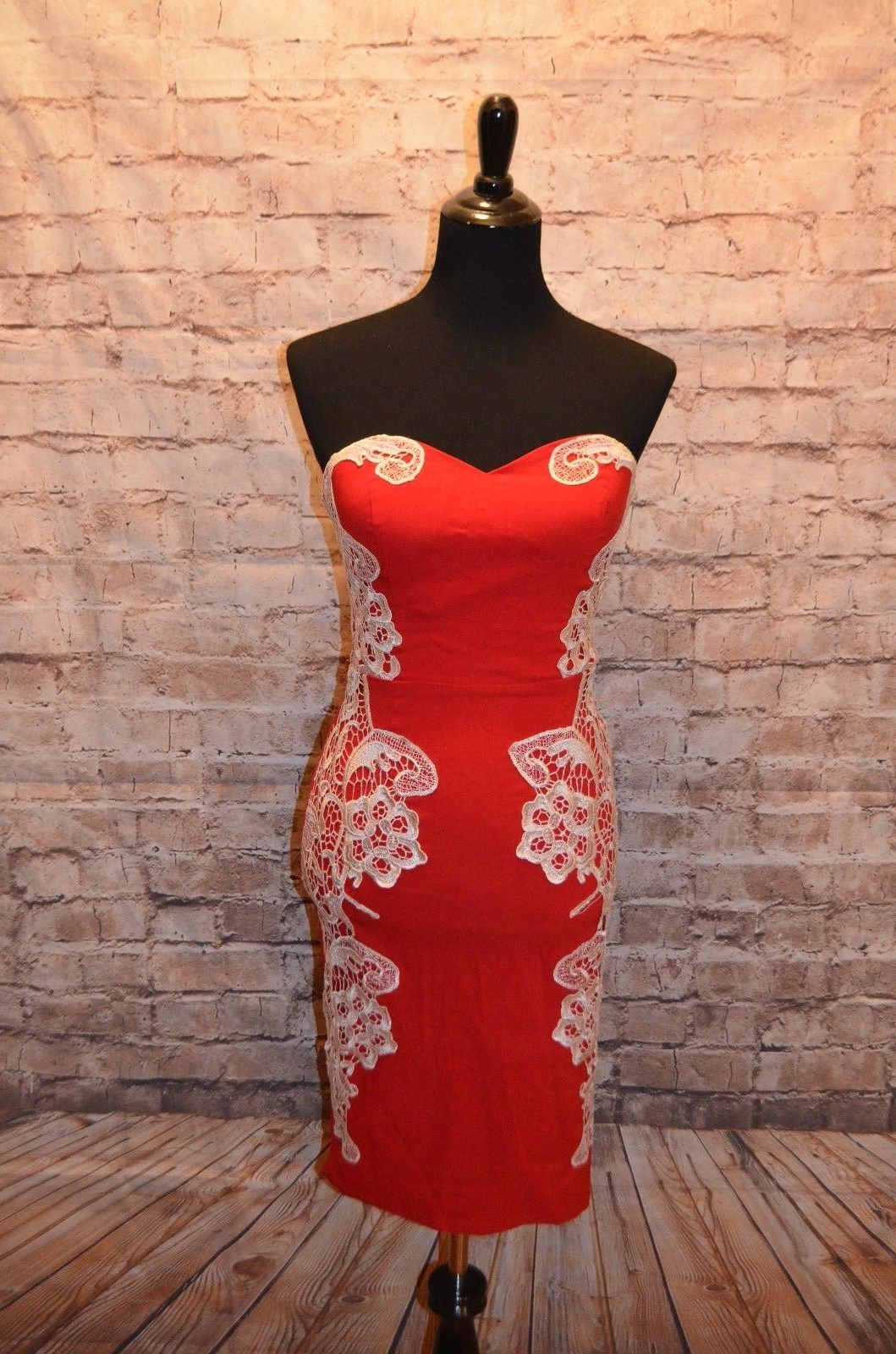 ModCloth Resort Reception Dress NWOT Sz 6 Red Sheath Lace Strapless ...