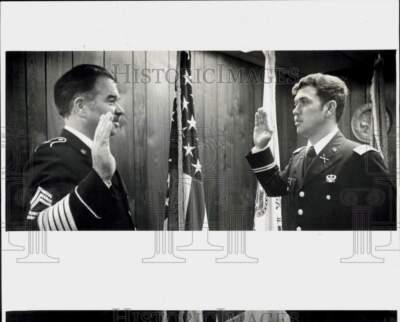 1975 Press Photo Soldiers Donald Davidson and Donald Davidson Jr. in ...