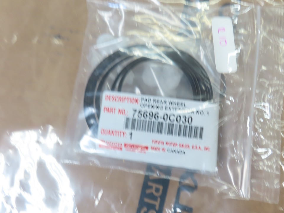 Toyota 75087-0C903 Wheel Well Opening Fender Flare Trim Right RH Rear ...