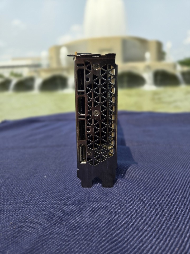 NVIDIA TITAN V 12GB HBM2 Graphics Card 1x DisplayPort No Backplate | eBay