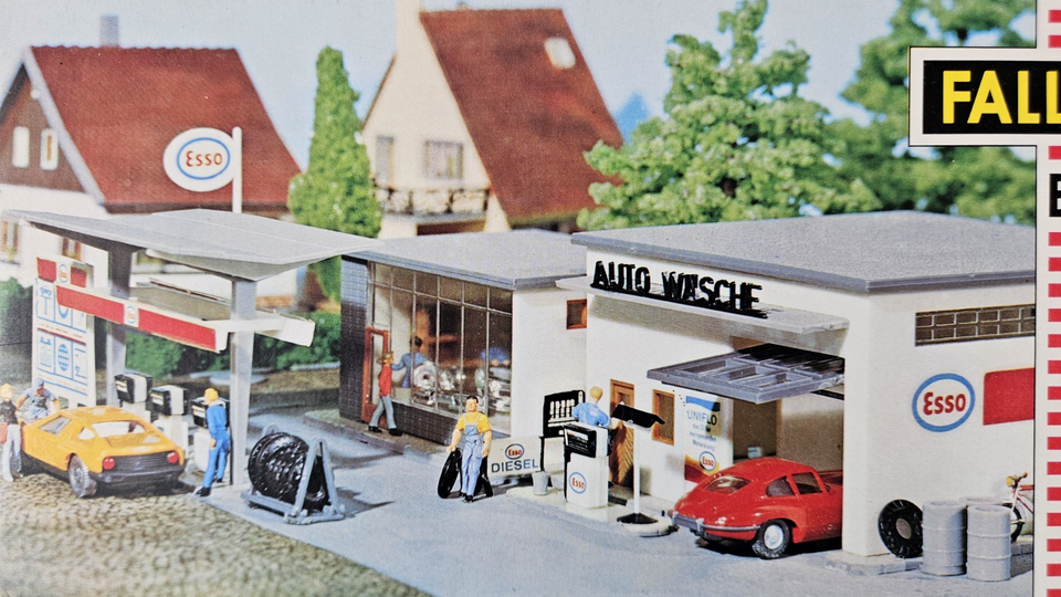 Vintage Faller HO (1:87) Scale Model Kit - Esso Gas Station w/ Car Wash ...