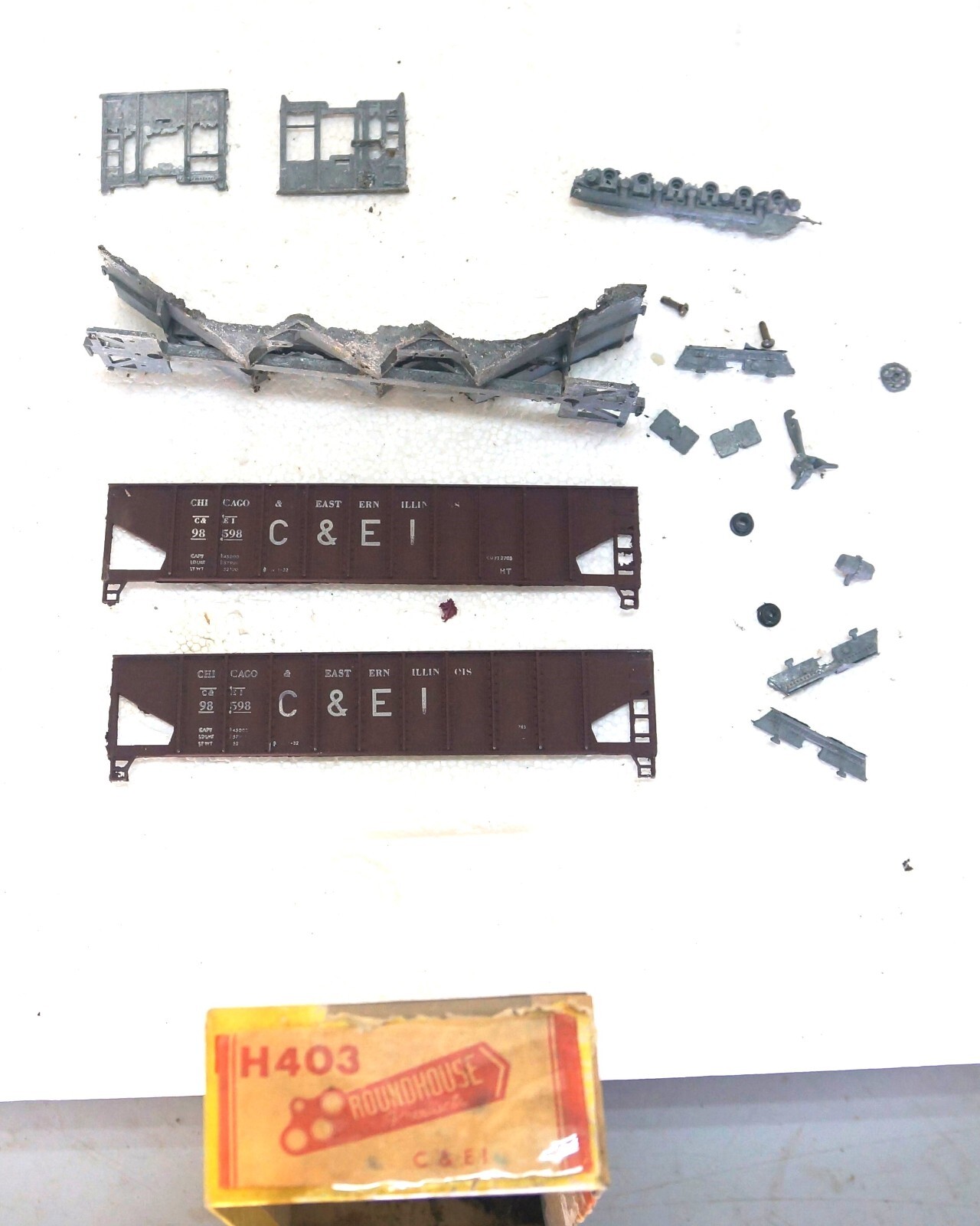 Roundhouse C&EI triple hopper kit in HO scale | eBay