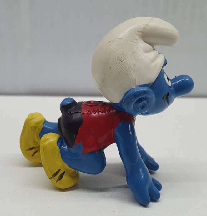 Smurf Vintage 1996 Sprinter Red Uniform Smurf 21013 Peyo Smurfs China ...