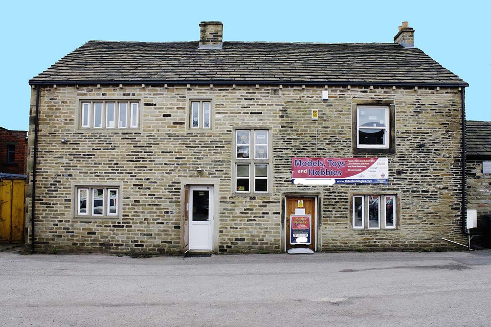 Hornby R161 GWR 3rd Class Brake Coach 4913 with Crest Dark Brown ...