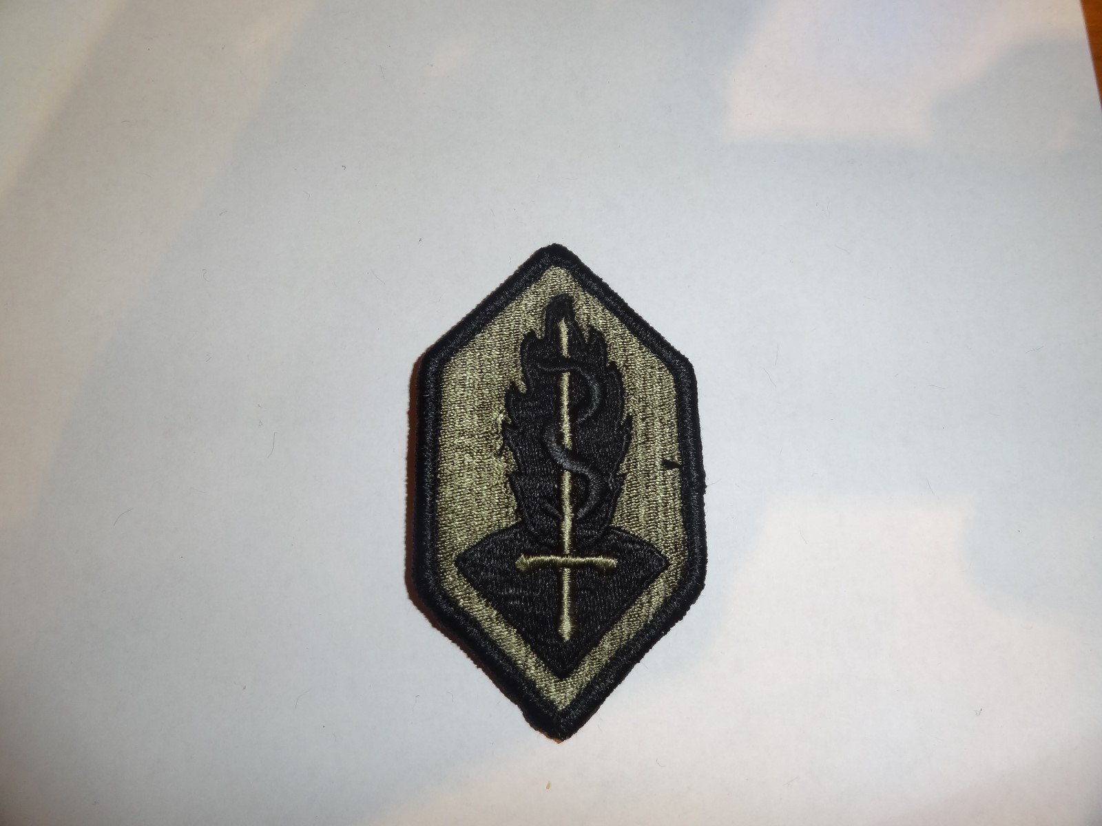 MILITARY PATCH SEW ON SHOULDER SUBDUED US ARMY MEDICAL R&D COMMAND OD ...