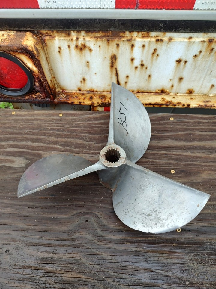 Mercury Cleaver Short Hub Propeller 14 x 24 pitch RH Prop 19 spline B51 ...