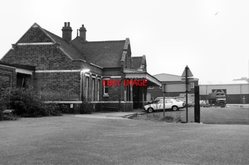 PHOTO 1983 THE LAST DAY AT COULSDON NORTH RAILWAY STATION (1) THIS IS ...