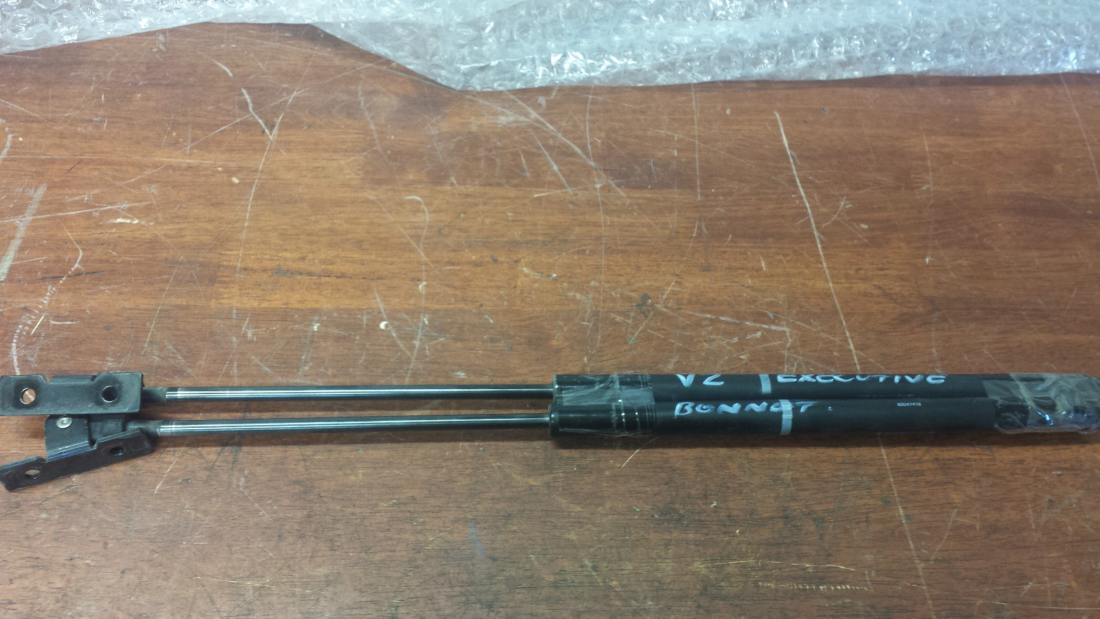 HOLDEN VZ COMMODORE BONNET STRUTS | eBay