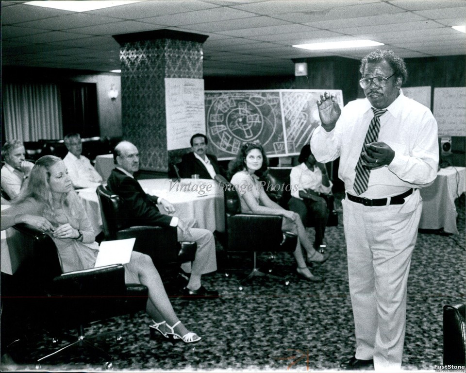 1982 Dr Charles King Miami Presentation Discussion People Photo 8X10 | eBay