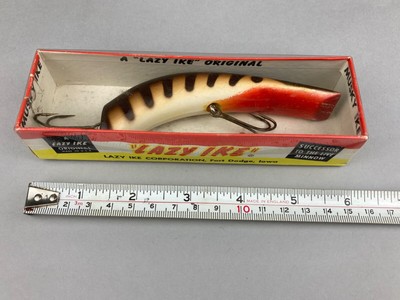 A FINE CLASSIC VINTAGE 4 inch MUSKY IKE (LAZY) PIKE FISHING PLUG LURE ...