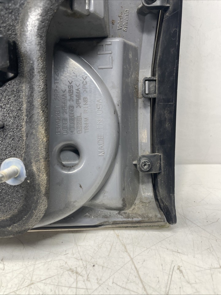 2007 to 2012 GMC Acadia Left Driver Lh Side Tail Light Inner Oem V3610 ...