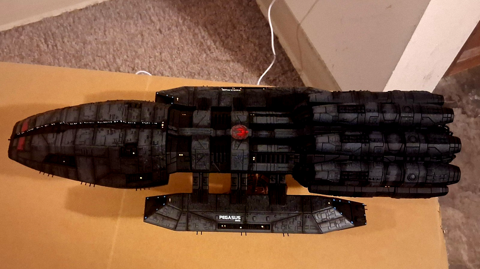 Battlestar Galactica "PEGASUS" model kit, completed, Moebius | eBay