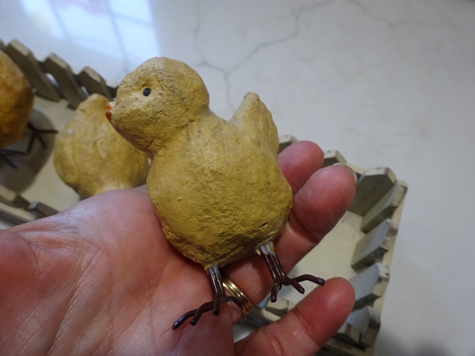Set of 3 Resin Easter Chick w Metal Feet Figurines no fencing private ...