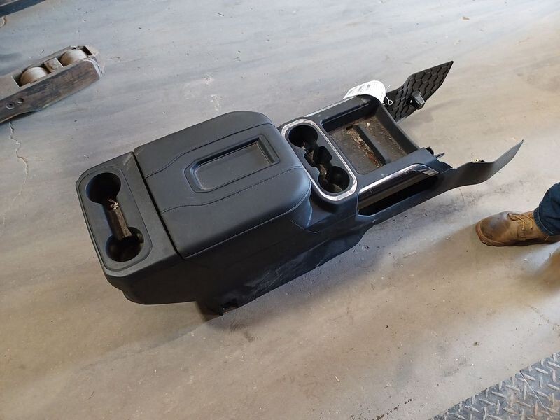 2019-2023 Chevy Silverado 1500 Floor Console W/Memory Card Receptable ...