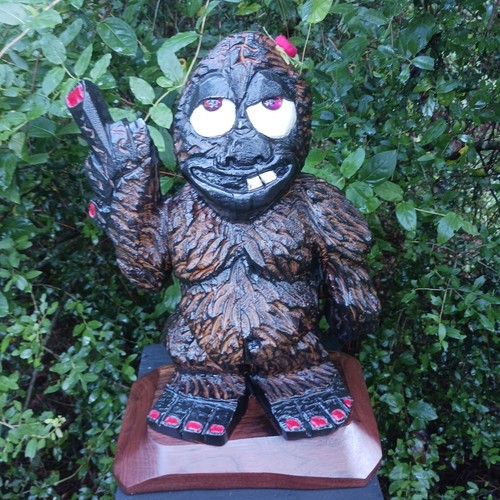 Chainsaw Carving Big Foot 18" Girl Sasquatch Middle Finger Bigfoot ...