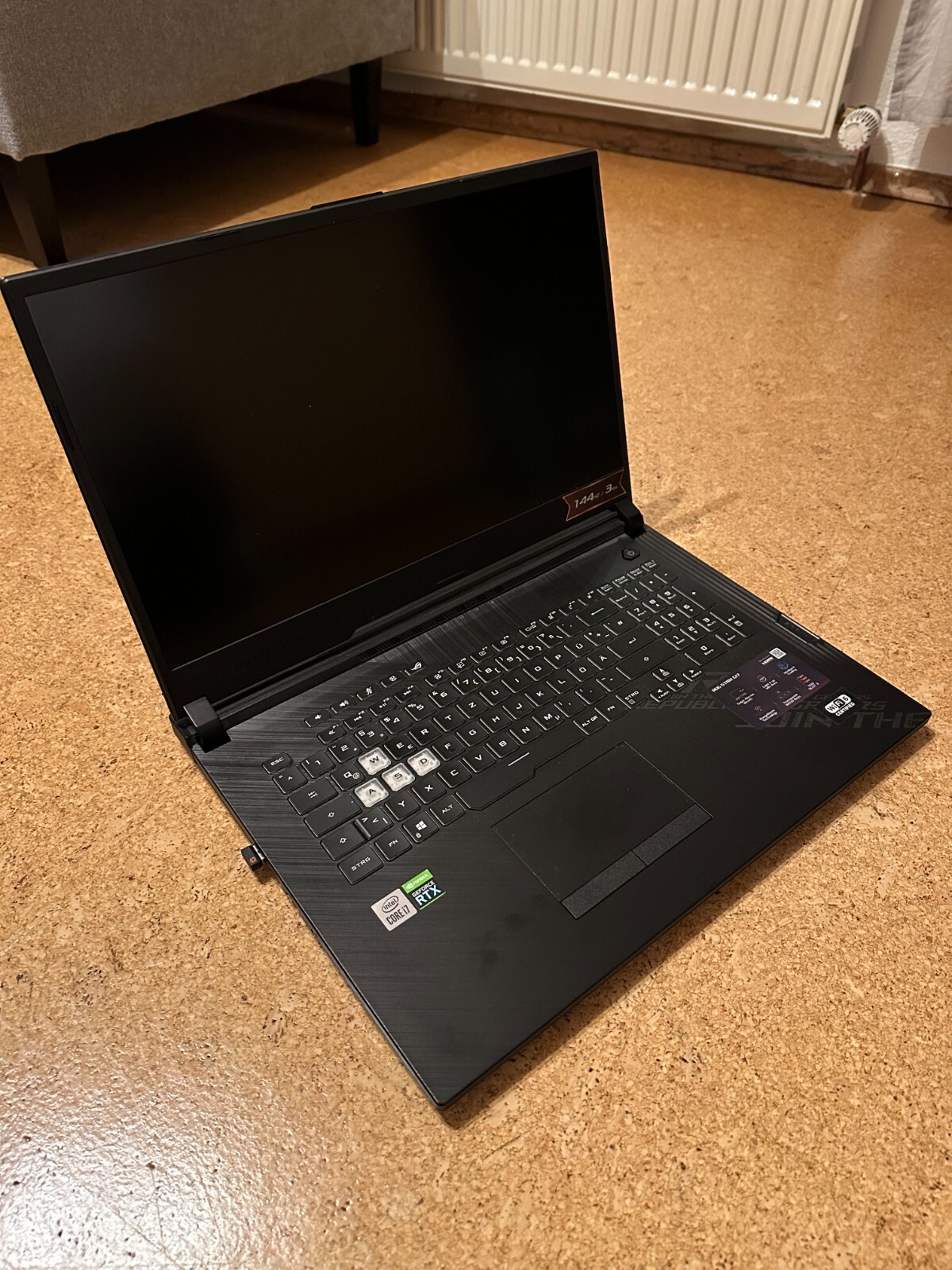 ASUS ROG Strix G712 LWS-EXX617 | eBay.de