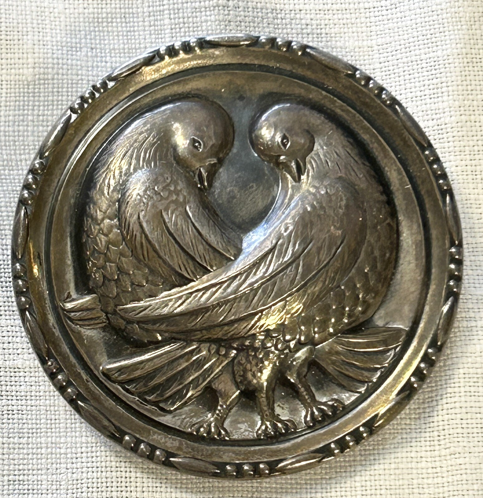 Large Sterling Silver Repousse Love Birds Doves Brooc… - Gem