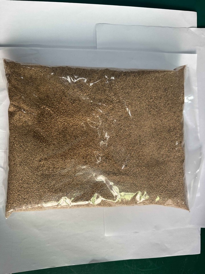 1KG Walnut Shell Sandblasting Medium Grit for Effective Cleaning 0.45-0 ...