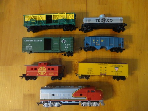 Golden Flyer Santa Fe HO Scale Train Set 6 Cars & Engine # 21428 | eBay