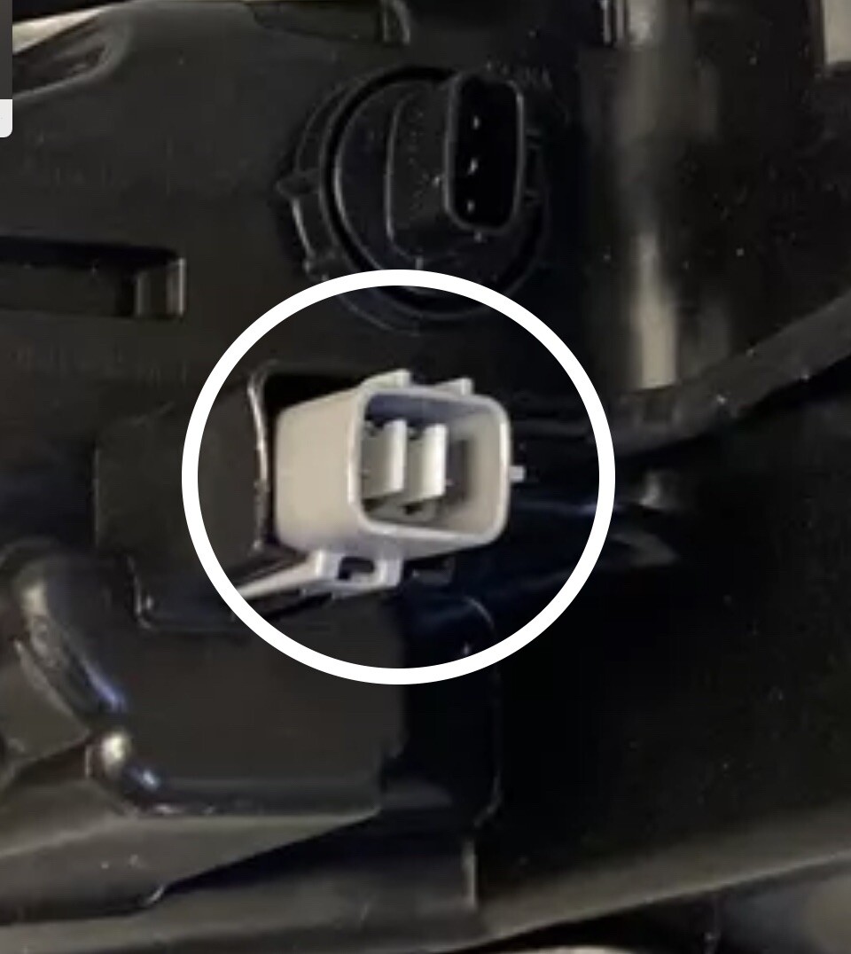 81150-06C40, 81110-06C41 Halogen Headlight Connector For 2018-2021 ...