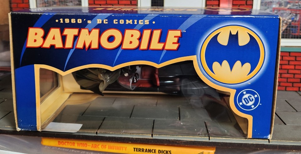 Die Cast Vehicle - Corgi 1960's DC Comics Batman Batmobile 1:24 - 2005 ...