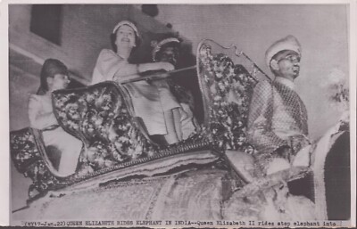 Queen Elizabeth II - Rides Atop Elephant in Jaipur, India - Press Photo ...