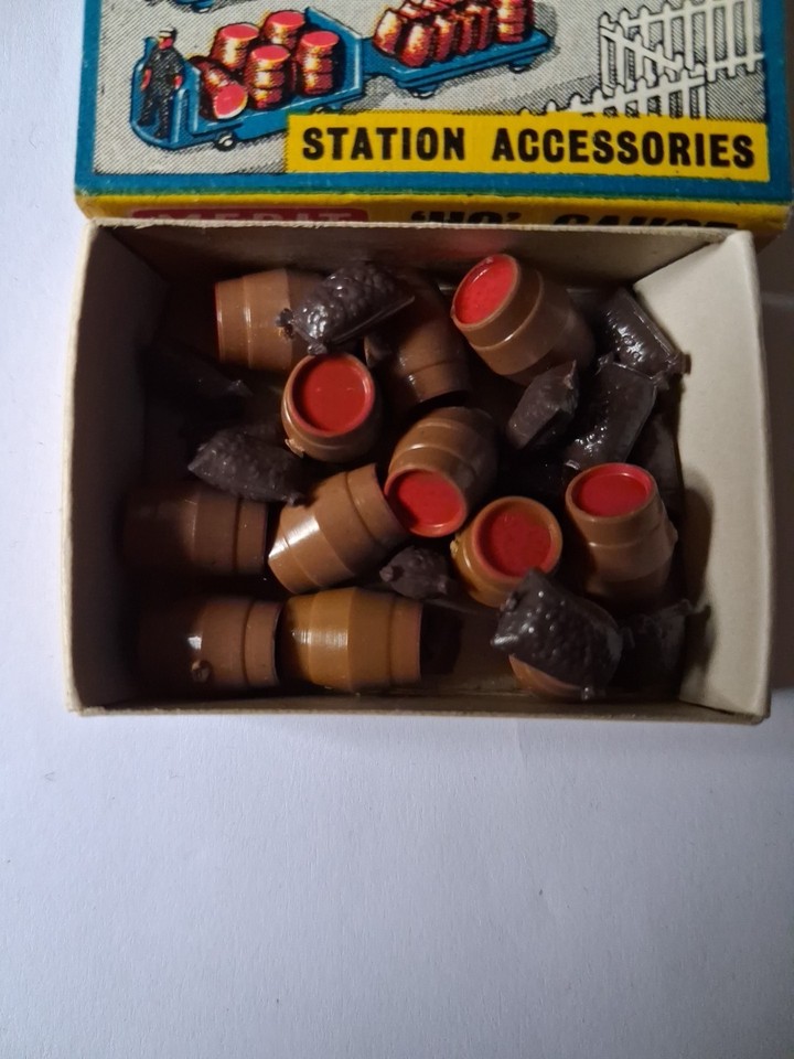 Merit Barrels & Sacks OO/HO Gauge New Boxed (24 In A Box) 5064 | eBay UK