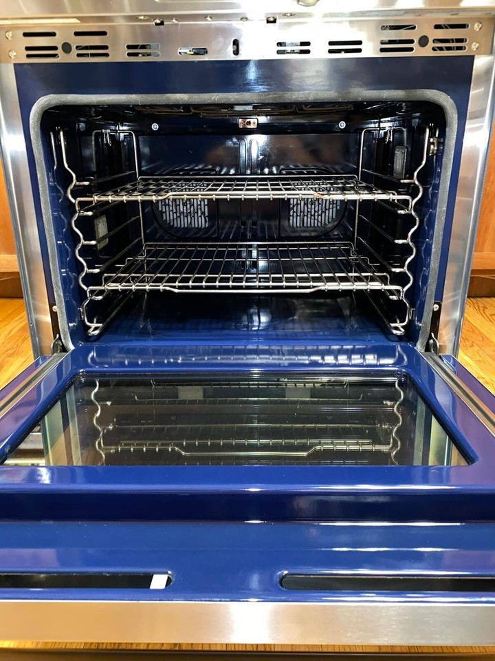 Wolf Range 30” model DF304 Dual Fuel (240V) 4 sealed burners, Warranty ...