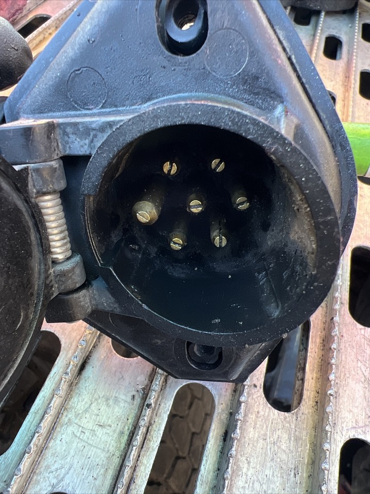 Phillips Sta-Dry SAE J560b -7 Way Wire Insertion Socket White Plugs | eBay