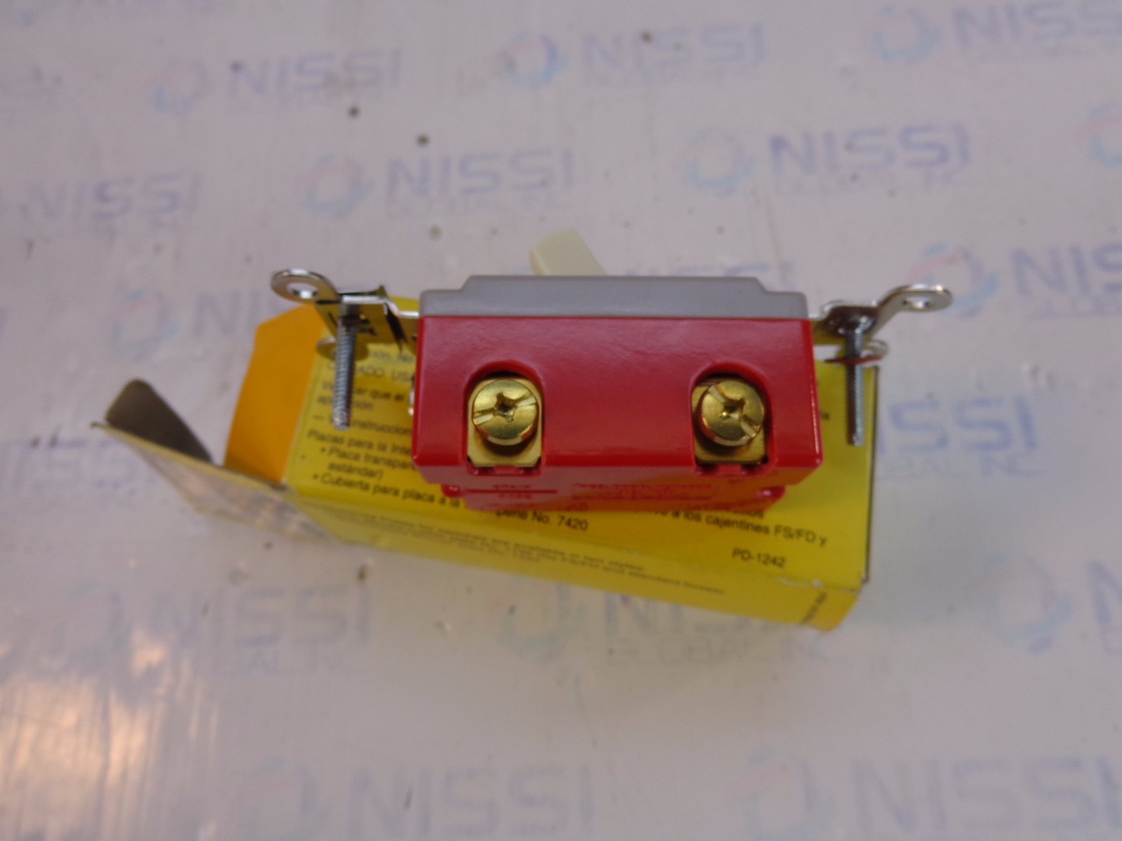 Hubbell HBL1221W Single Pole Toggle Switch | eBay