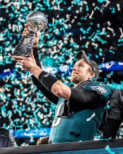 Nick Foles Super Bowl LII Trophy Philadelphia Eagles 8x10 NFL Football ...