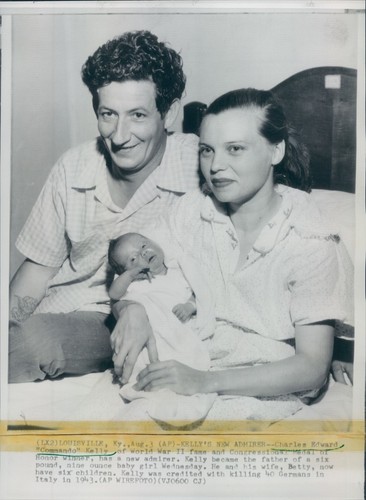 WWII Hero Charles Commando Kelly Wife Betty & Newborn Daughter Press ...