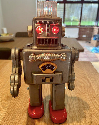 1950s Yonezawa Japan Tin Battery Operated Spaceman Smoking Robot Space ...