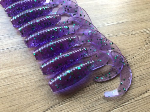 RICK'S FISH ON - 2.5"/6.5cm CURLY TAIL GRUB Soft Plastics - JUNE BUG ...