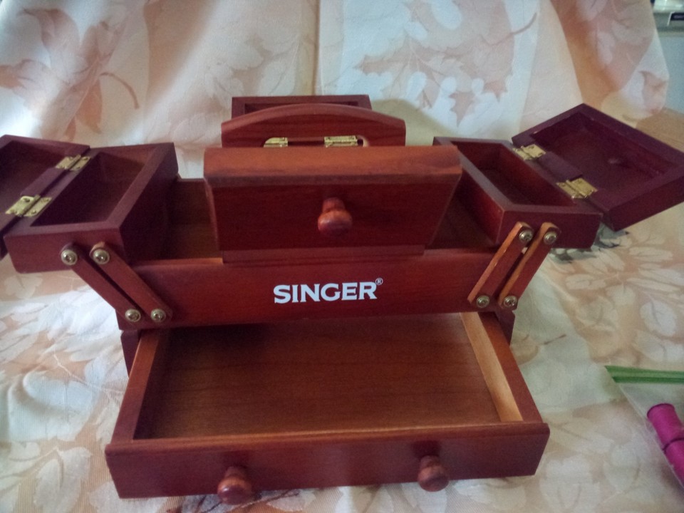 Vintage Singer Sewing Box Fold-Out Caddy 8"x5" w/Mini thread spools | eBay