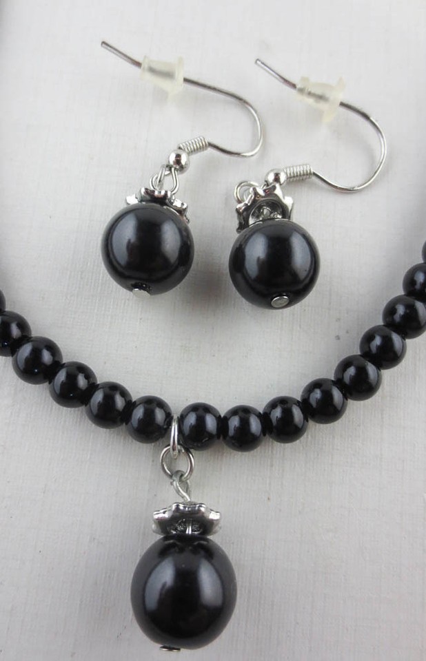 Dangling Black Glass Bead Pendant Choker Necklace and Dangling Earrings ...