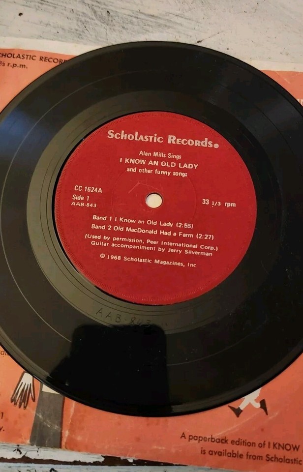 Scholastic Records Alan Mills Sings I Know An Old Lady Other Songs ...