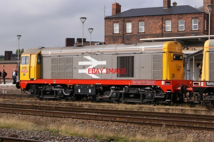 PHOTO 20 132 VIEW 2 CLASS 20 NO 20 132 )EX-NO D8132) BARROW HILL DEPOT ...