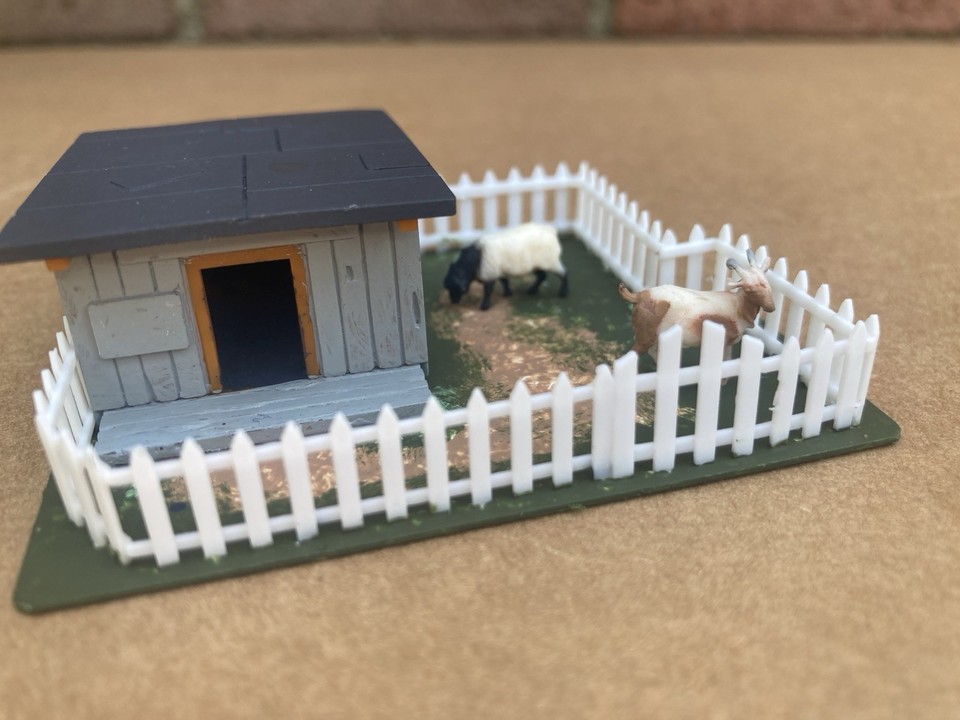 Ho scale farm outbuildings with animals | eBay