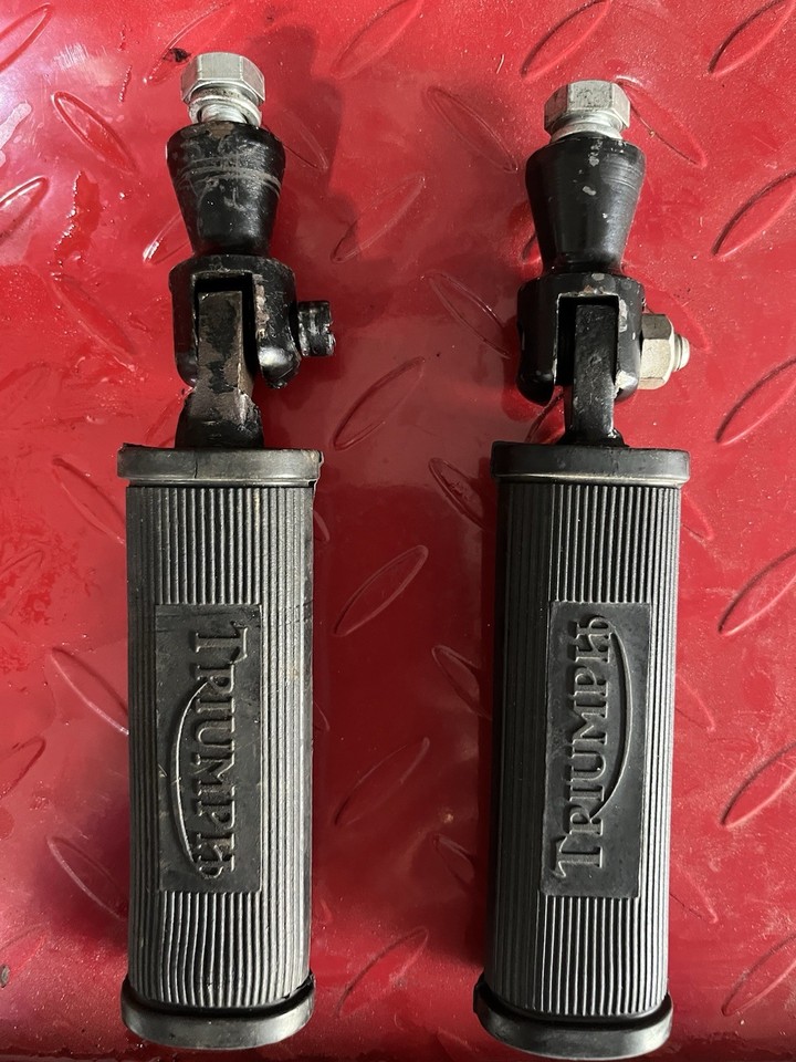 Triumph Rear Passenger Footrests Assembly (2) - 82-9369 - 1963-70 TR6 ...