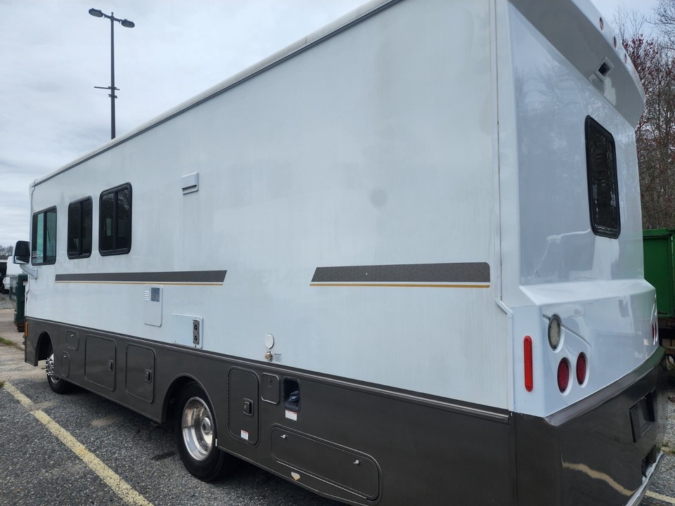 2014 class A Ford Winnebago motor home Brave 26-A retro look motorhome ...