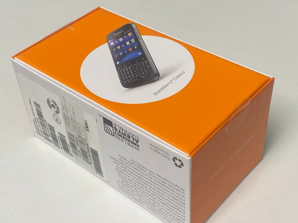 NEW BlackBerry Classic Q20 SQC100-2 AT&T UNLOCKED GSM 4G LTE QWERTY ...
