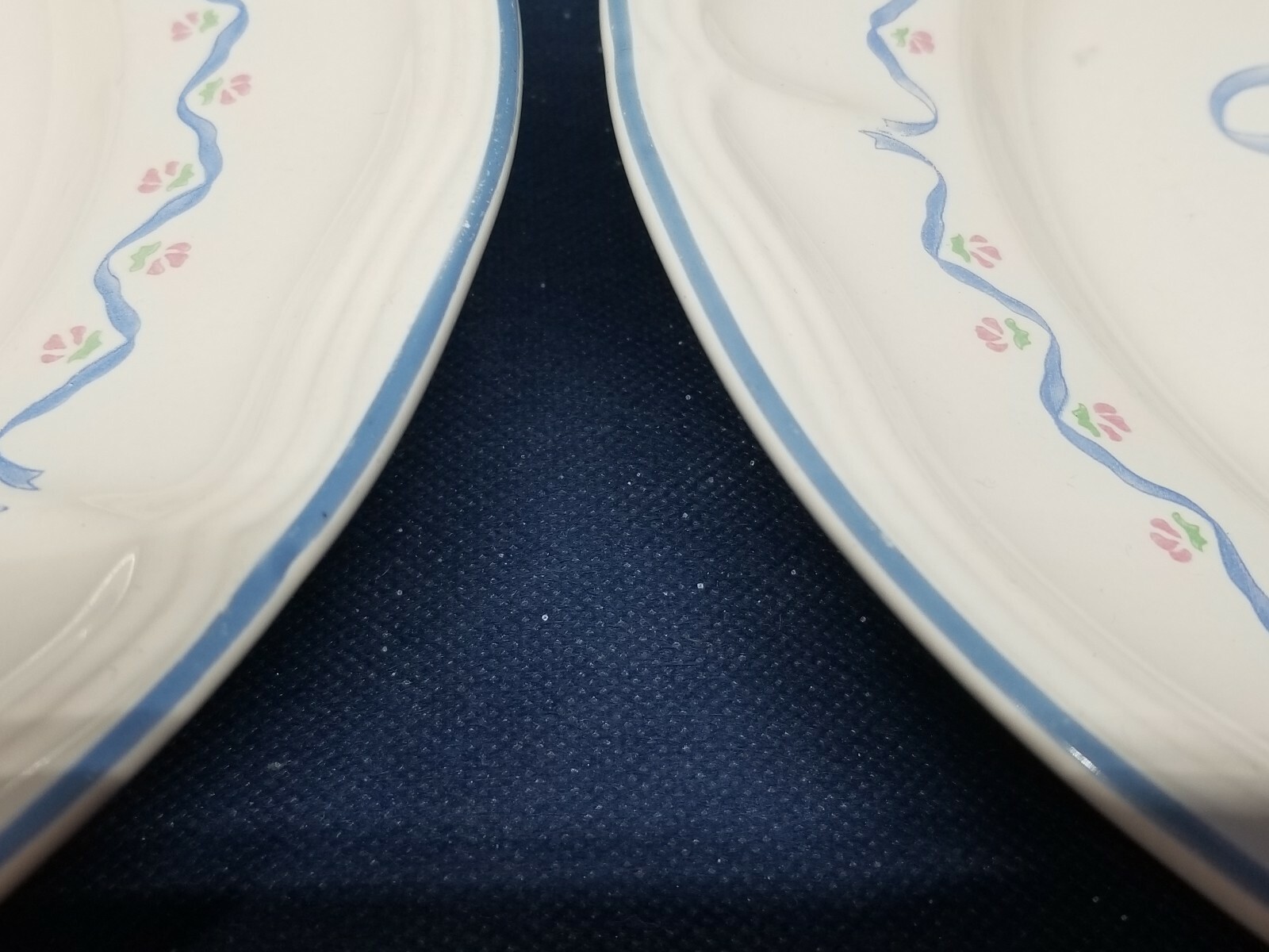 Vintage Trisa Stoneware Set/4 Dinner Plates Heart/Blue Ribbon Design ...